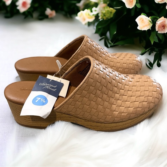 Universal Thread | Shoes | Nwt Universal Thread Magnolia Heels Mule ...